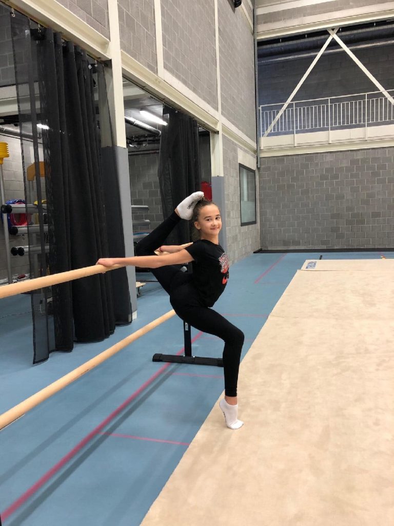 Младата гимнастичка Елена Митева вече тренира в Белгия • Клюкарник.com